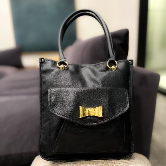 Lulu Guinness | Bags | Lulu Guinness Prominent Pout | Poshmark